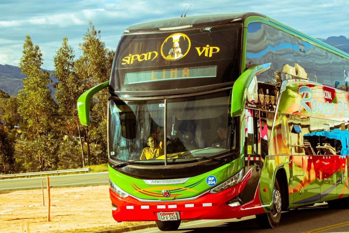 5 Benefits of Booking a Bus Rental for Corporate Events – REEP